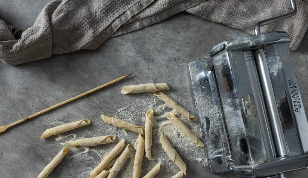 Σκιουφιχτά Μακαρόνια on the making! - rollingstove.alextsiotinis.gr